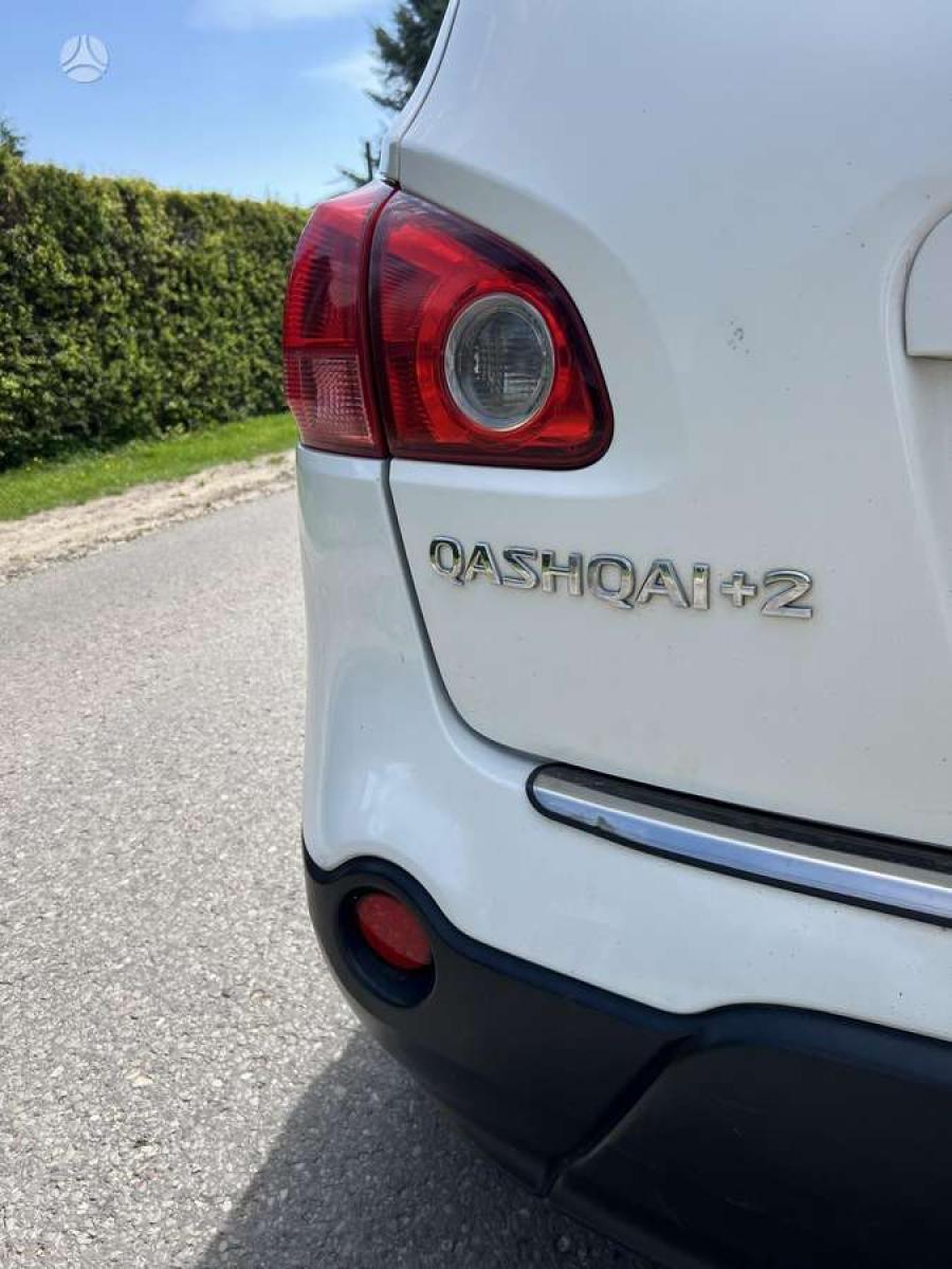 White Nissan qashqai+2 2009 in Vilnius, with an engine capacity of 2.00 L and mileage of 250 thousand km for 3499 €, photo 6 on AUTOMOTO.COM.LV
