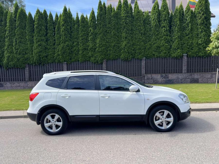 White Nissan qashqai+2 2009 in Vilnius, with an engine capacity of 2.00 L and mileage of 250 thousand km for 3499 €, photo 9 on AUTOMOTO.COM.LV