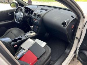 White Nissan qashqai+2 2009 in Vilnius, with an engine capacity of 2.00 L and mileage of 250 thousand km for 3499 €, photo 15 on AUTOMOTO.COM.LV