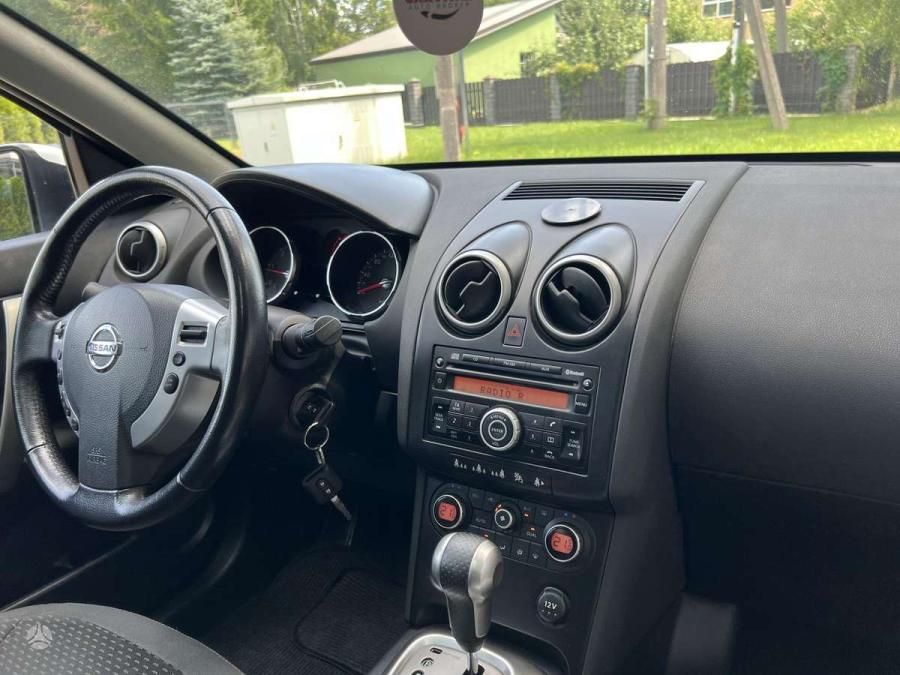 White Nissan qashqai+2 2009 in Vilnius, with an engine capacity of 2.00 L and mileage of 250 thousand km for 3499 €, photo 16 on AUTOMOTO.COM.LV