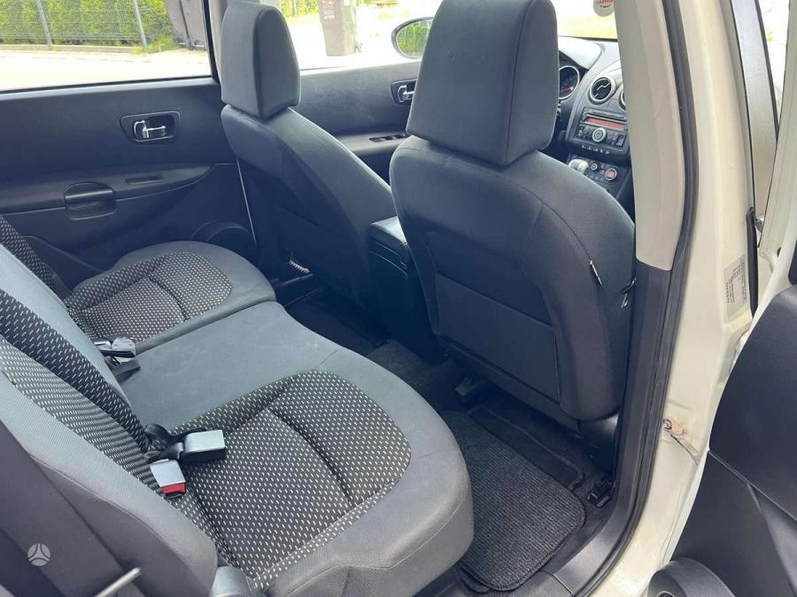 White Nissan qashqai+2 2009 in Vilnius, with an engine capacity of 2.00 L and mileage of 250 thousand km for 3499 €, photo 18 on AUTOMOTO.COM.LV