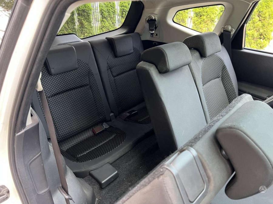 White Nissan qashqai+2 2009 in Vilnius, with an engine capacity of 2.00 L and mileage of 250 thousand km for 3499 €, photo 19 on AUTOMOTO.COM.LV