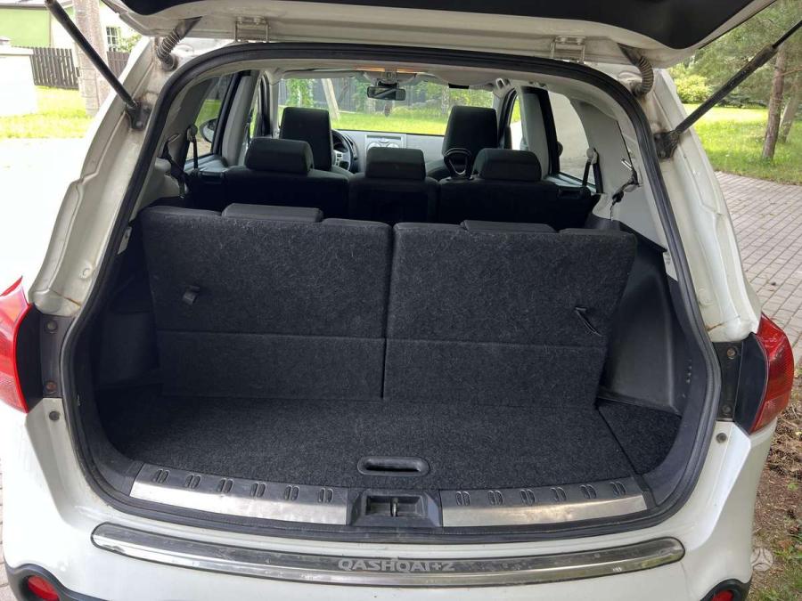 White Nissan qashqai+2 2009 in Vilnius, with an engine capacity of 2.00 L and mileage of 250 thousand km for 3499 €, photo 21 on AUTOMOTO.COM.LV