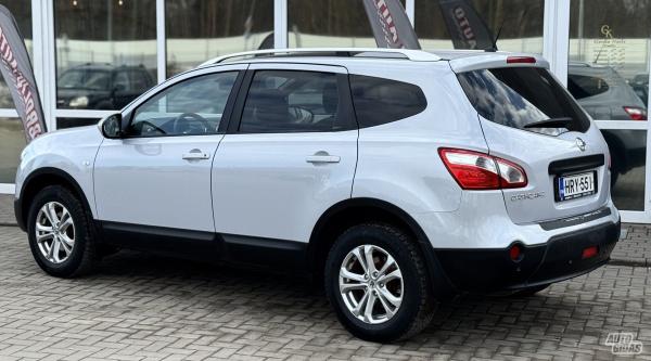 White Nissan qashqai+2 2010 in Radviliskis, with an engine capacity of 1.60 L and mileage of 295 thousand km for 5650 €, photo 8 on AUTOMOTO.COM.LV