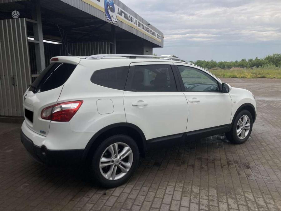 White Nissan qashqai+2 2010 in Marijampole, with an engine capacity of 1.46 L and mileage of 247 thousand km for 4150 €, photo 8 on AUTOMOTO.COM.LV