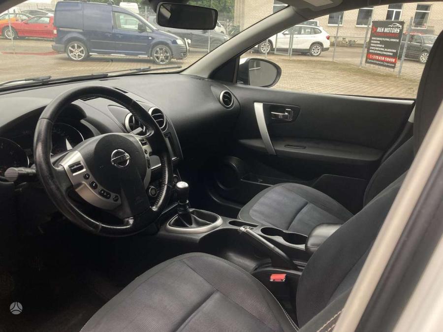 White Nissan qashqai+2 2010 in Marijampole, with an engine capacity of 1.46 L and mileage of 247 thousand km for 4150 €, photo 17 on AUTOMOTO.COM.LV