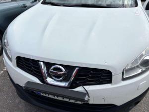 White Nissan qashqai+2 2010 in Marijampole, with an engine capacity of 1.60 L and mileage of 265 thousand km for 3700 €, photo 3 on AUTOMOTO.COM.LV
