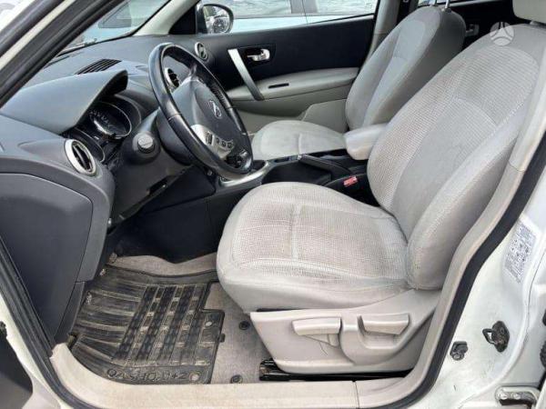 White Nissan qashqai+2 2010 in Marijampole, with an engine capacity of 1.60 L and mileage of 265 thousand km for 3700 €, photo 6 on AUTOMOTO.COM.LV