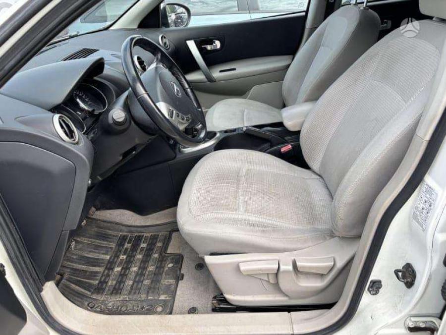 White Nissan qashqai+2 2010 in Marijampole, with an engine capacity of 1.60 L and mileage of 265 thousand km for 3700 €, photo 7 on AUTOMOTO.COM.LV