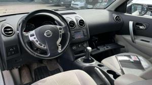 White Nissan qashqai+2 2010 in Marijampole, with an engine capacity of 1.60 L and mileage of 265 thousand km for 3700 €, photo 8 on AUTOMOTO.COM.LV
