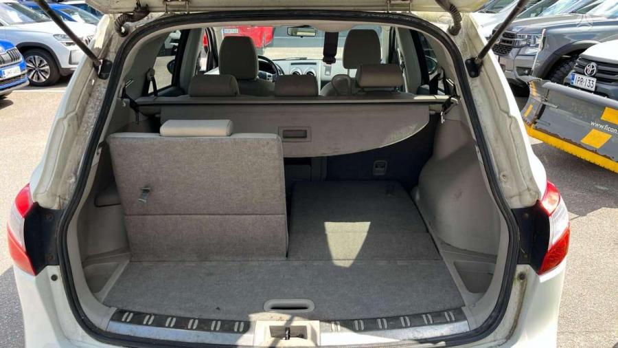 White Nissan qashqai+2 2010 in Marijampole, with an engine capacity of 1.60 L and mileage of 265 thousand km for 3700 €, photo 9 on AUTOMOTO.COM.LV