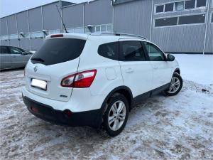 White Nissan qashqai+2 2011 in Taurage, with an engine capacity of 1.46 L and mileage of 290 thousand km for 4900 €, photo 4 on AUTOMOTO.COM.LV