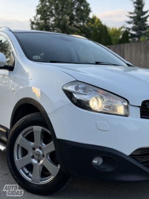 White Nissan qashqai+2 2011 in Vilnius, with an engine capacity of 2.00 L and mileage of 233 thousand km for 4999 €, photo 6 on AUTOMOTO.COM.LV