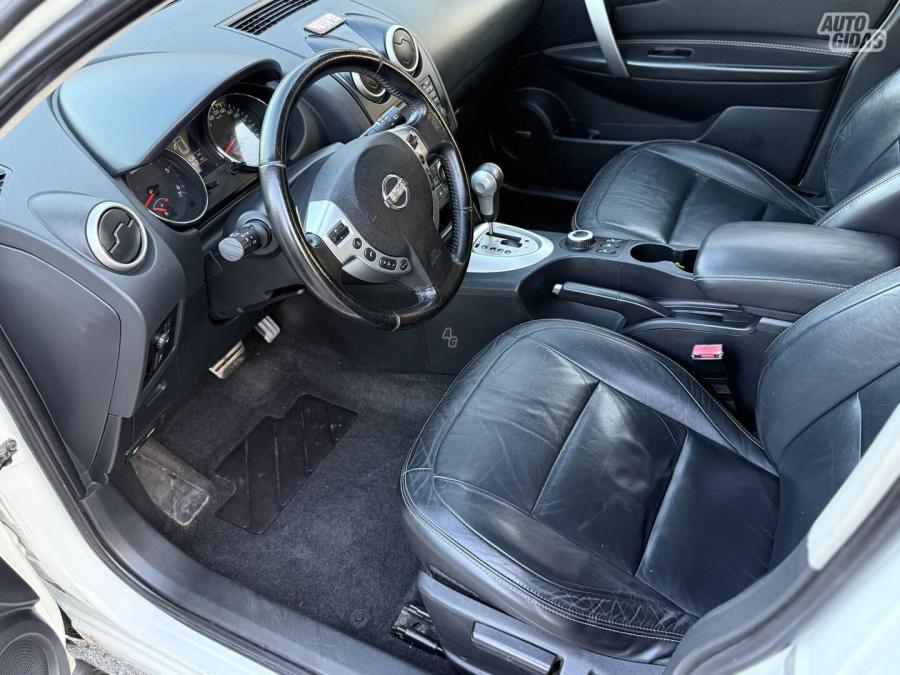 White Nissan qashqai+2 2011 in Vilnius, with an engine capacity of 2.00 L and mileage of 233 thousand km for 4999 €, photo 13 on AUTOMOTO.COM.LV