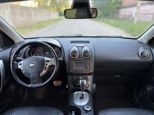 White Nissan qashqai+2 2011 in Vilnius, with an engine capacity of 2.00 L and mileage of 233 thousand km for 4999 €, photo 18 on AUTOMOTO.COM.LV