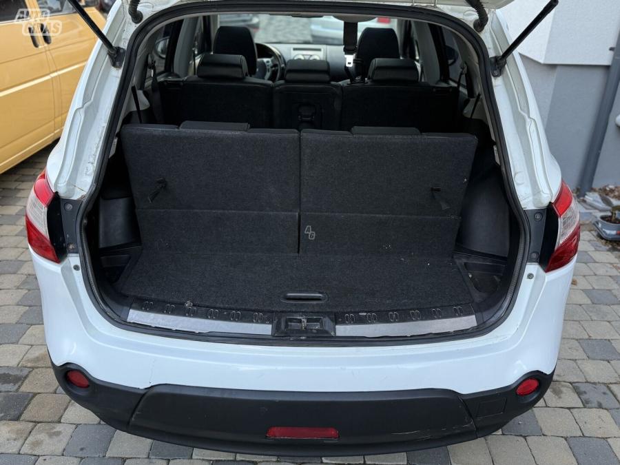 White Nissan qashqai+2 2011 in Vilnius, with an engine capacity of 2.00 L and mileage of 233 thousand km for 4999 €, photo 26 on AUTOMOTO.COM.LV