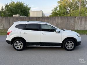 White Nissan qashqai+2 2011 in Vilnius, with an engine capacity of 2.00 L and mileage of 233 thousand km for 4999 €, photo 8 on AUTOMOTO.COM.LV