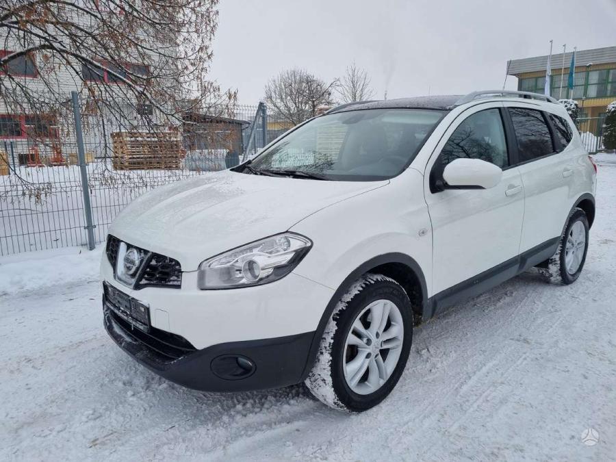 White Nissan qashqai+2 2012 in Kaunas, with an engine capacity of 1.60 L and mileage of 232 thousand km for 5600 €, photo 3 on AUTOMOTO.COM.LV