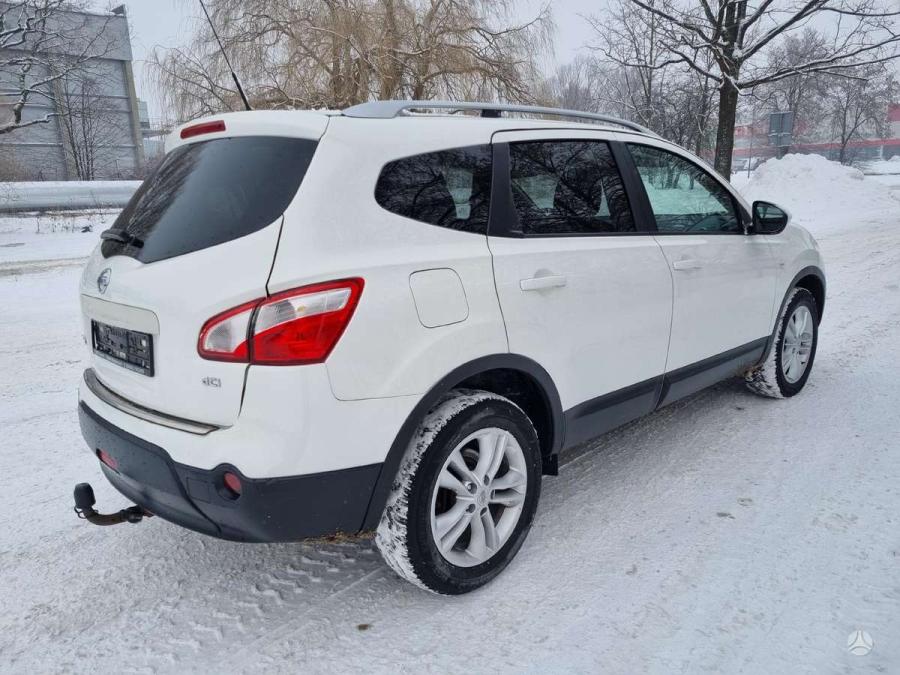 White Nissan qashqai+2 2012 in Kaunas, with an engine capacity of 1.60 L and mileage of 232 thousand km for 5600 €, photo 4 on AUTOMOTO.COM.LV