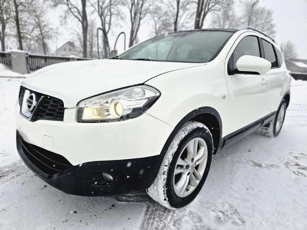 White Nissan qashqai+2 2013 in Taurage, with an engine capacity of 1.46 L and mileage of 270 thousand km for 5400 €, photo 1 on AUTOMOTO.COM.LV