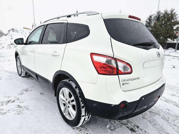 White Nissan qashqai+2 2013 in Taurage, with an engine capacity of 1.46 L and mileage of 270 thousand km for 5400 €, photo 5 on AUTOMOTO.COM.LV