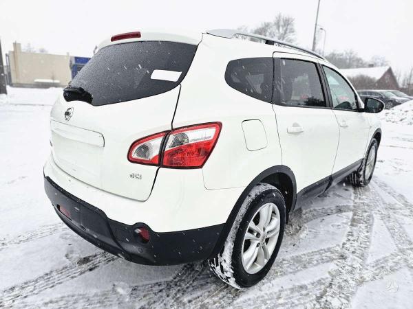 White Nissan qashqai+2 2013 in Taurage, with an engine capacity of 1.46 L and mileage of 270 thousand km for 5400 €, photo 6 on AUTOMOTO.COM.LV