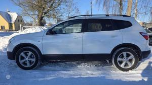 White Nissan qashqai+2 2014 in Siauliai, with an engine capacity of 1.60 L and mileage of 270 thousand km for 5700 €, photo 2 on AUTOMOTO.COM.LV