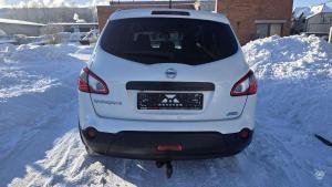 White Nissan qashqai+2 2014 in Siauliai, with an engine capacity of 1.60 L and mileage of 270 thousand km for 5700 €, photo 4 on AUTOMOTO.COM.LV