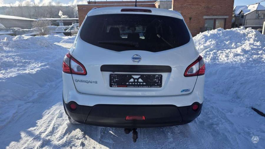 White Nissan qashqai+2 2014 in Siauliai, with an engine capacity of 1.60 L and mileage of 270 thousand km for 5700 €, photo 4 on AUTOMOTO.COM.LV