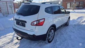 White Nissan qashqai+2 2014 in Siauliai, with an engine capacity of 1.60 L and mileage of 270 thousand km for 5700 €, photo 5 on AUTOMOTO.COM.LV