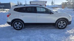 White Nissan qashqai+2 2014 in Siauliai, with an engine capacity of 1.60 L and mileage of 270 thousand km for 5700 €, photo 6 on AUTOMOTO.COM.LV