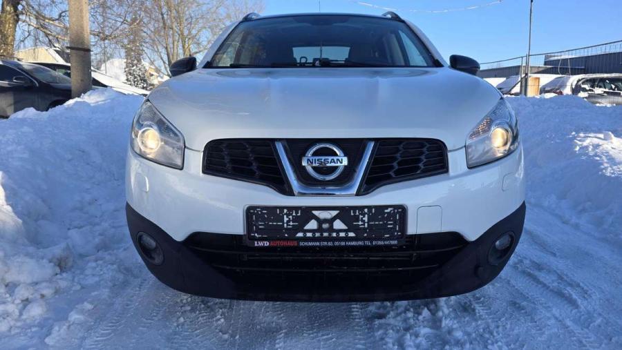 White Nissan qashqai+2 2014 in Siauliai, with an engine capacity of 1.60 L and mileage of 270 thousand km for 5700 €, photo 8 on AUTOMOTO.COM.LV