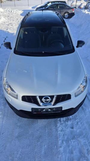 White Nissan qashqai+2 2014 in Siauliai, with an engine capacity of 1.60 L and mileage of 270 thousand km for 5700 €, photo 9 on AUTOMOTO.COM.LV