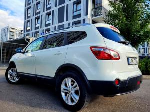Balts Nissan qashqai+2 2010 Viļņa, ar dzinēja tilpumu 2.00 L un nobraukumu 296 tūkst. km par 3250 €, foto  vietnē AUTOMOTO.COM.LV