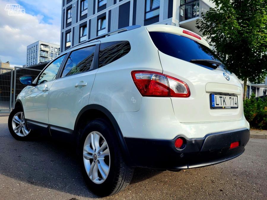 White Nissan qashqai+2 2010 in Vilnius, with an engine capacity of 2.00 L and mileage of 296 thousand km for 3250 €, photo 3 on AUTOMOTO.COM.LV