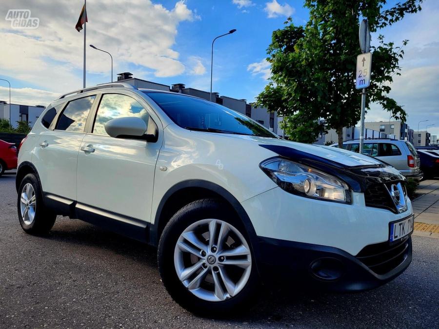 White Nissan qashqai+2 2010 in Vilnius, with an engine capacity of 2.00 L and mileage of 296 thousand km for 3250 €, photo 4 on AUTOMOTO.COM.LV