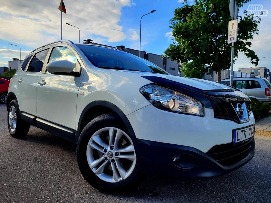 White Nissan qashqai+2 2010 in Vilnius, with an engine capacity of 2.00 L and mileage of 296 thousand km for 3250 €, photo 5 on AUTOMOTO.COM.LV