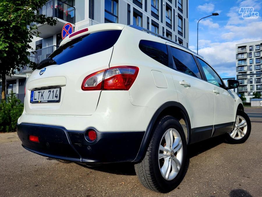 White Nissan qashqai+2 2010 in Vilnius, with an engine capacity of 2.00 L and mileage of 296 thousand km for 3250 €, photo 9 on AUTOMOTO.COM.LV