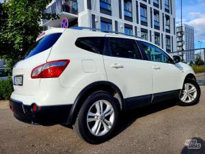 White Nissan qashqai+2 2010 in Vilnius, with an engine capacity of 2.00 L and mileage of 296 thousand km for 3250 €, photo 10 on AUTOMOTO.COM.LV
