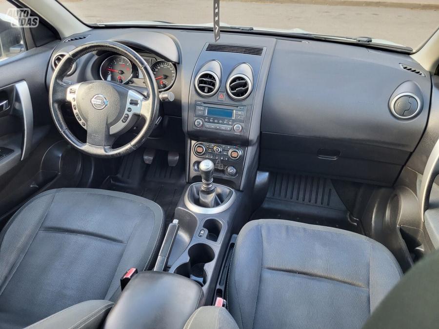 White Nissan qashqai+2 2010 in Vilnius, with an engine capacity of 2.00 L and mileage of 296 thousand km for 3250 €, photo 11 on AUTOMOTO.COM.LV