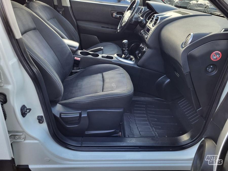 White Nissan qashqai+2 2010 in Vilnius, with an engine capacity of 2.00 L and mileage of 296 thousand km for 3250 €, photo 14 on AUTOMOTO.COM.LV