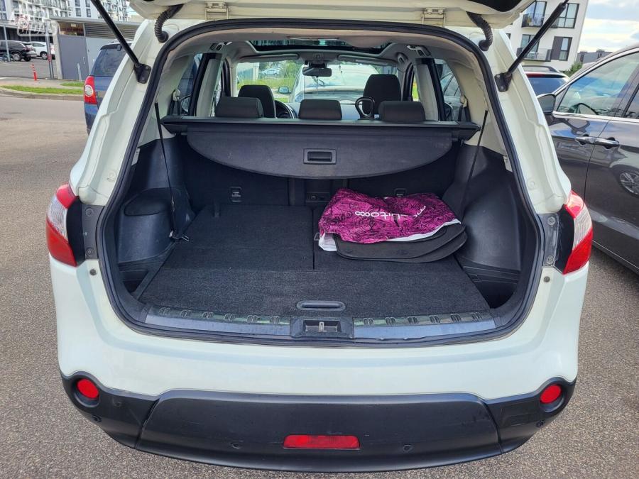 White Nissan qashqai+2 2010 in Vilnius, with an engine capacity of 2.00 L and mileage of 296 thousand km for 3250 €, photo 21 on AUTOMOTO.COM.LV