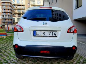 White Nissan qashqai+2 2010 in Vilnius, with an engine capacity of 2.00 L and mileage of 296 thousand km for 3250 €, photo 10 on AUTOMOTO.COM.LV