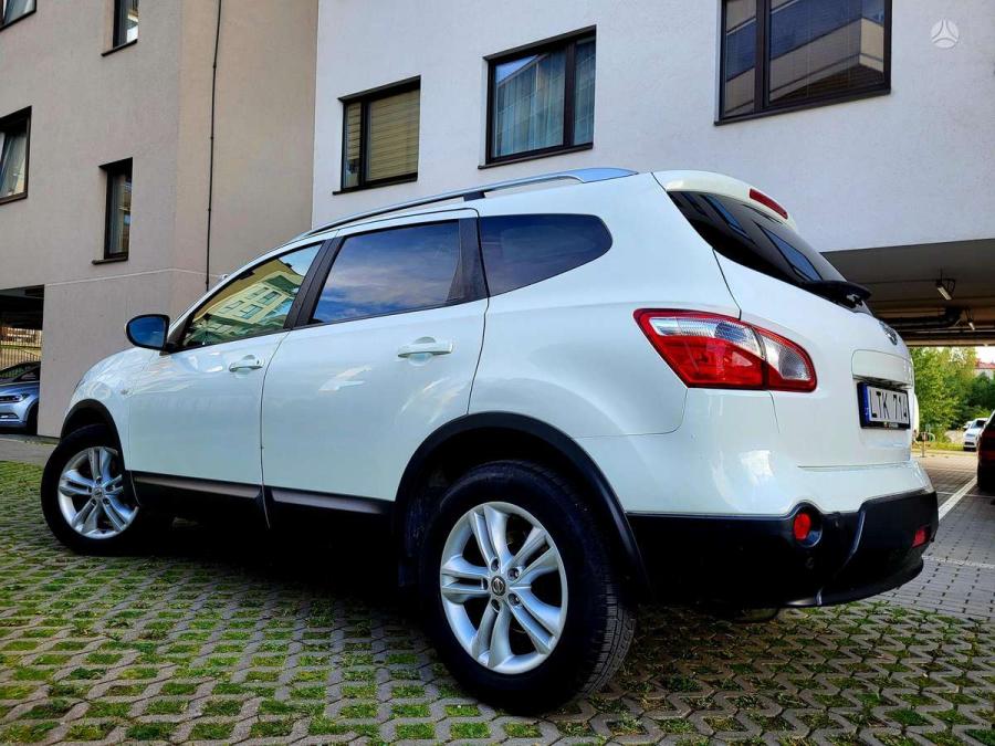 White Nissan qashqai+2 2010 in Vilnius, with an engine capacity of 2.00 L and mileage of 296 thousand km for 3250 €, photo 11 on AUTOMOTO.COM.LV