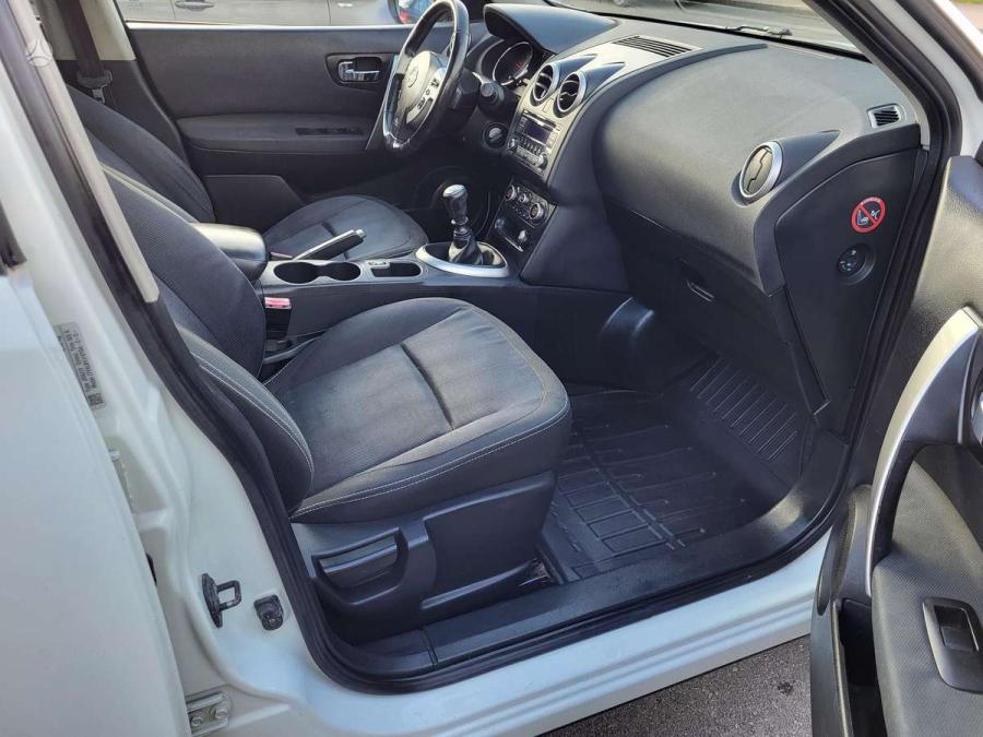 White Nissan qashqai+2 2010 in Vilnius, with an engine capacity of 2.00 L and mileage of 296 thousand km for 3250 €, photo 15 on AUTOMOTO.COM.LV