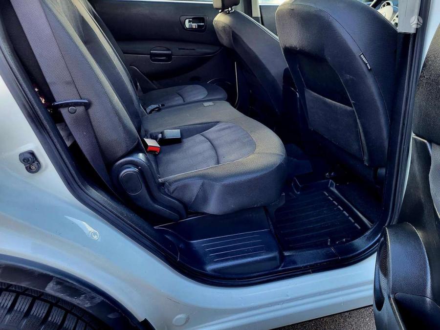White Nissan qashqai+2 2010 in Vilnius, with an engine capacity of 2.00 L and mileage of 296 thousand km for 3250 €, photo 16 on AUTOMOTO.COM.LV