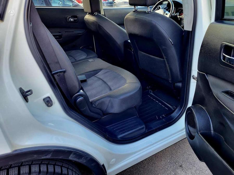 White Nissan qashqai+2 2010 in Vilnius, with an engine capacity of 2.00 L and mileage of 296 thousand km for 3250 €, photo 17 on AUTOMOTO.COM.LV