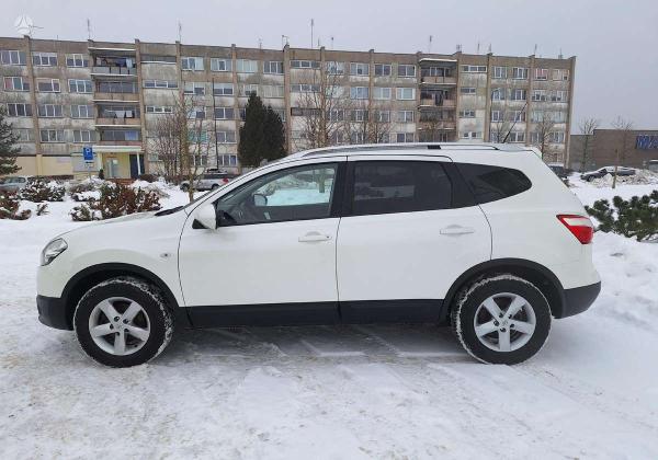 White Nissan qashqai+2 2015 in Ukmerge, with an engine capacity of 1.50 L and mileage of 237 thousand km for 5300 €, photo 2 on AUTOMOTO.COM.LV