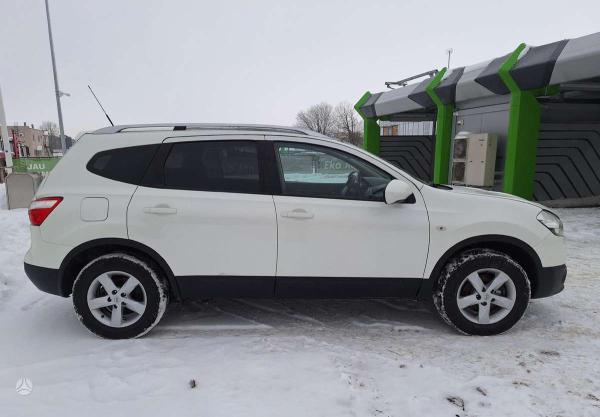 White Nissan qashqai+2 2015 in Ukmerge, with an engine capacity of 1.50 L and mileage of 237 thousand km for 5300 €, photo 5 on AUTOMOTO.COM.LV