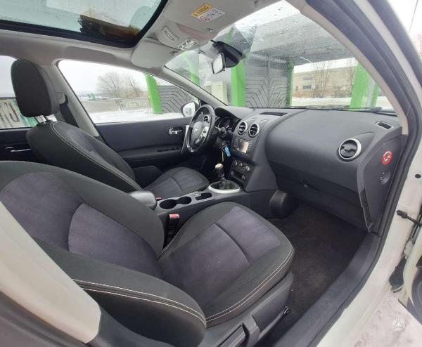 White Nissan qashqai+2 2015 in Ukmerge, with an engine capacity of 1.50 L and mileage of 237 thousand km for 5300 €, photo 7 on AUTOMOTO.COM.LV